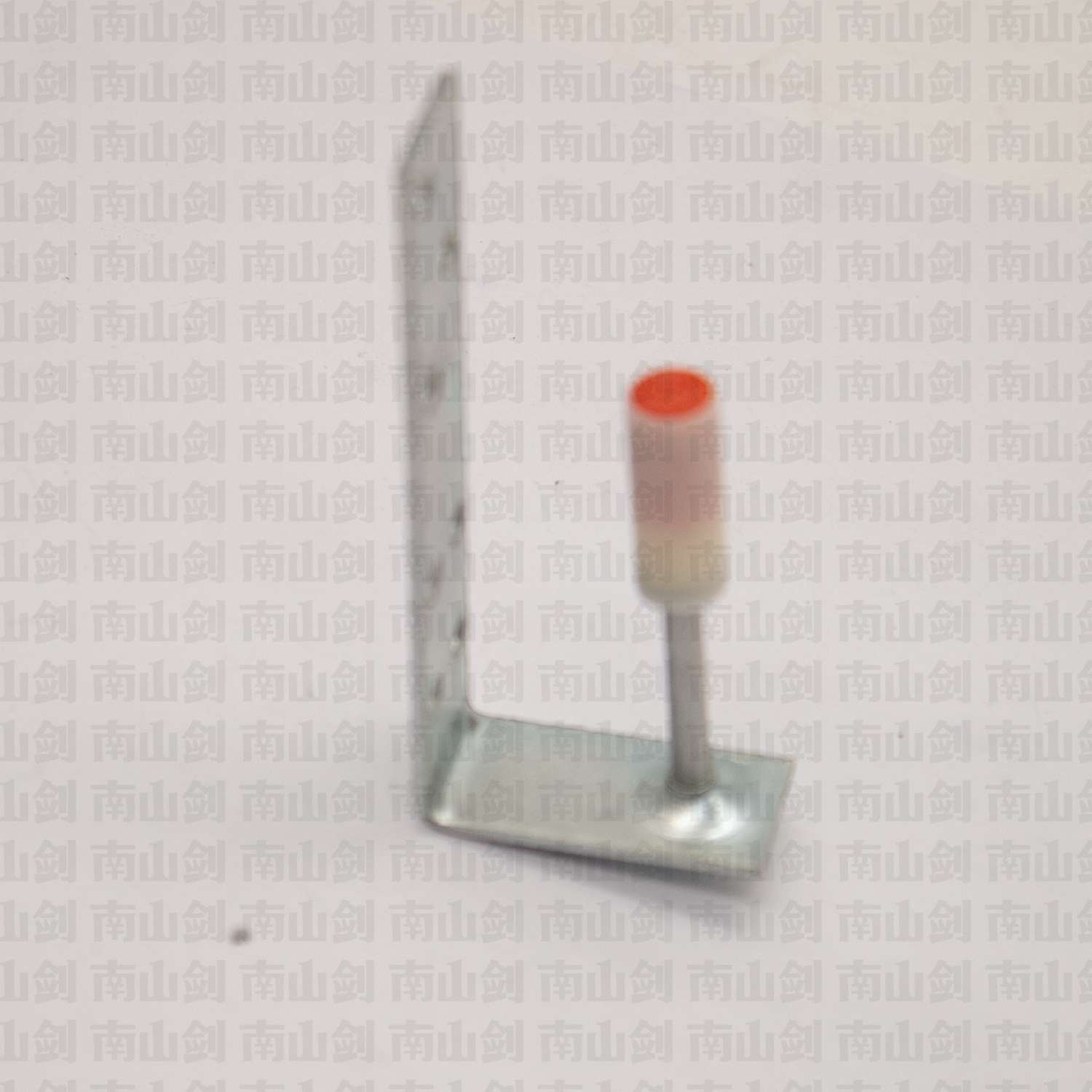 L-shaped wooden keel nails